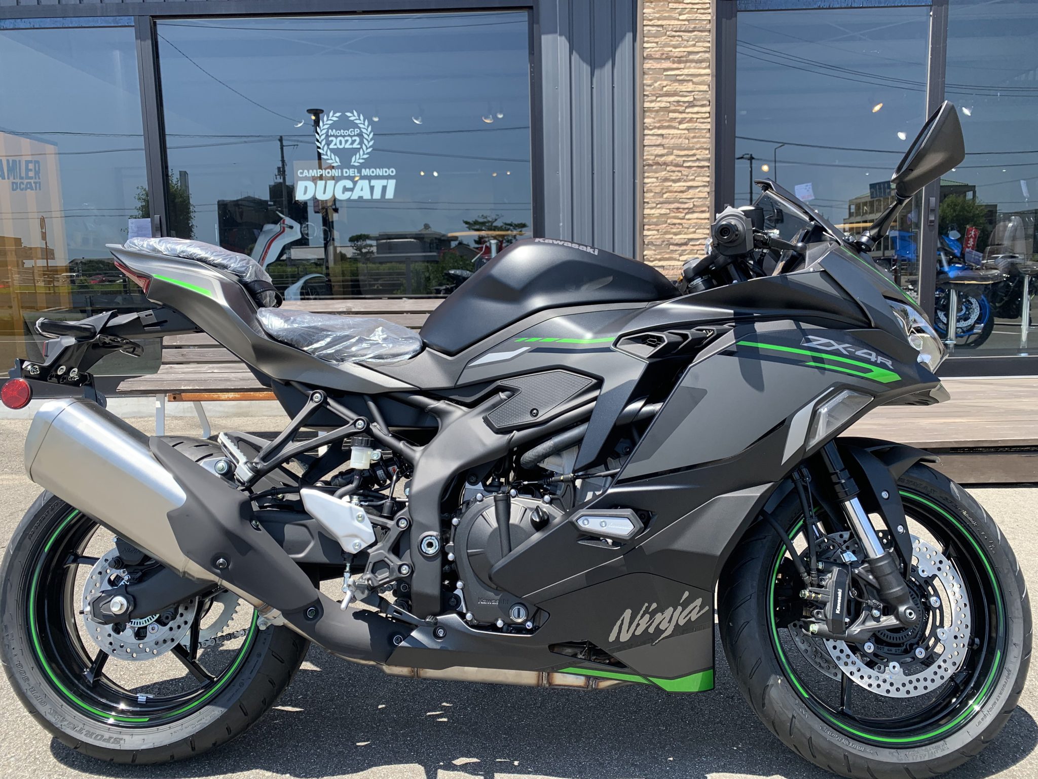 Ninja ZX-4RR KRT EDITION・Ninja ZX-4R SE 入荷のお知らせ - 有限会社インディーズ